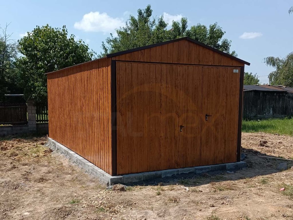Plechová garáž 3×5×2,5 – zlaty dub (imitace dřeva), sedlová střecha ...